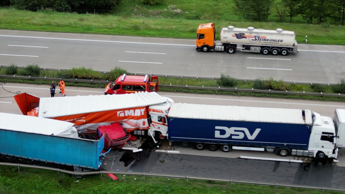A2 bei Helmstedt: LKW-Karambolge – Fahrerhaus abgerissen - news38.de A2 bei Helmstedt: LKW-Karambolge – Fahrerhaus abgerissen - news38.de